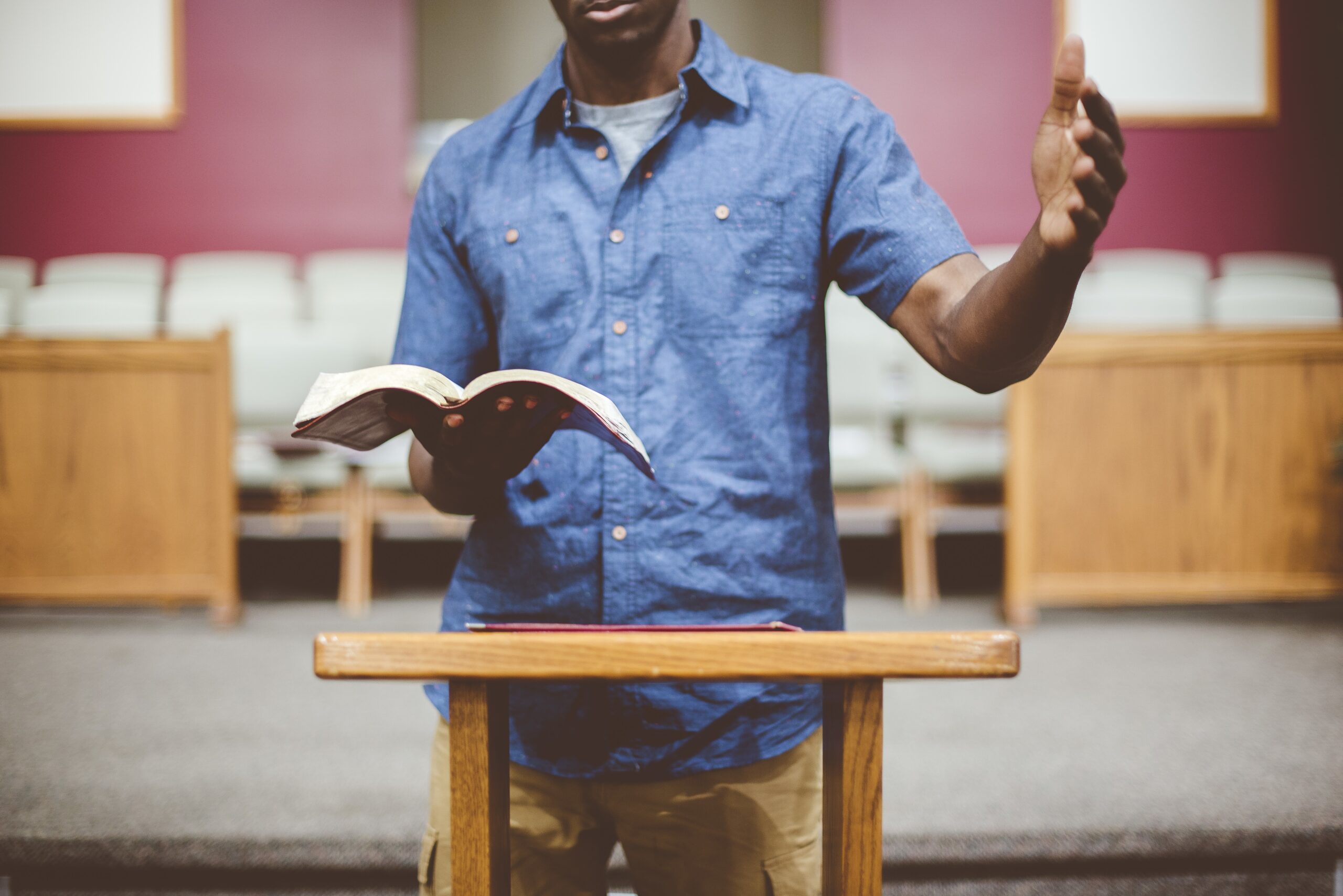 7 Ways Pastors Can Use Technology to Lighten Their Workload